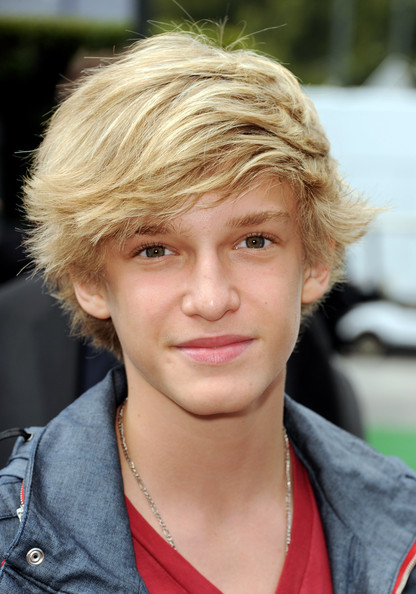 Acha Schullinsky Fashion: Cody Simpson Short Wavy Hairstyle