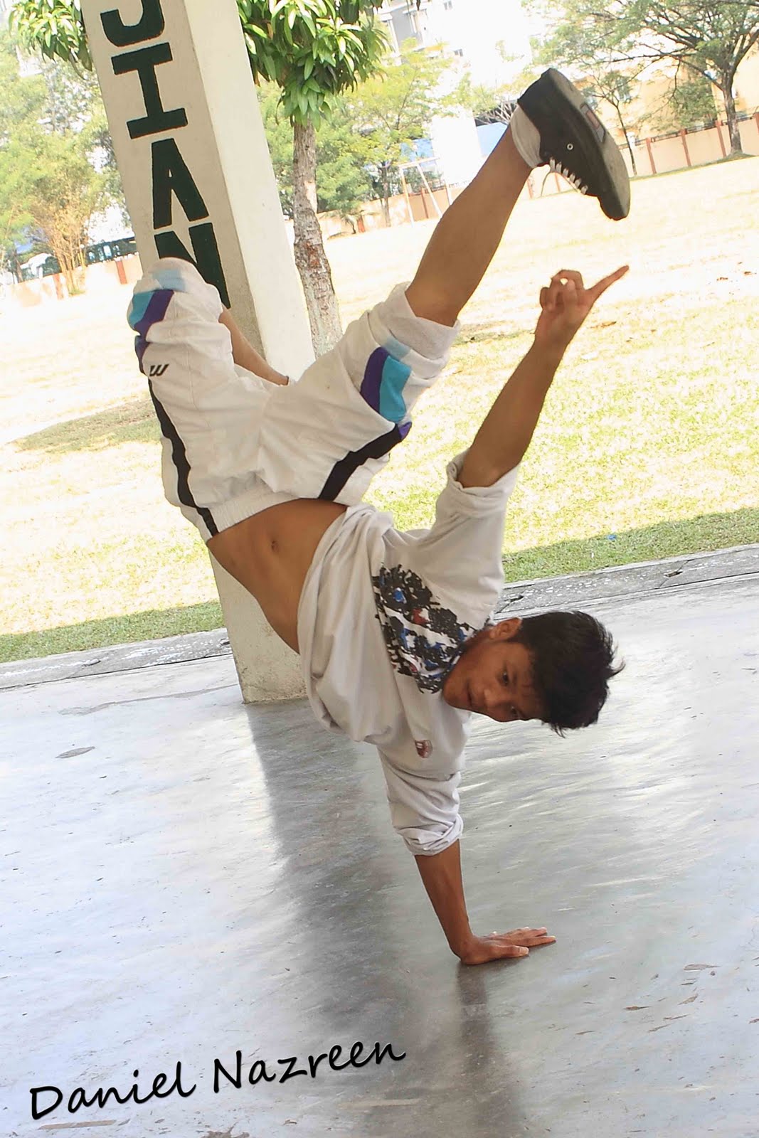 My Life As A Junior PhotoGrapher.: Doing Breakdance