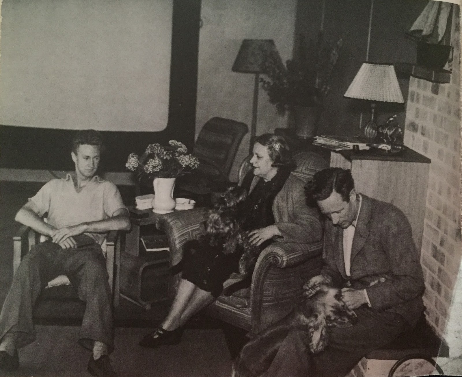 Leslie Howard: With Family - Photos