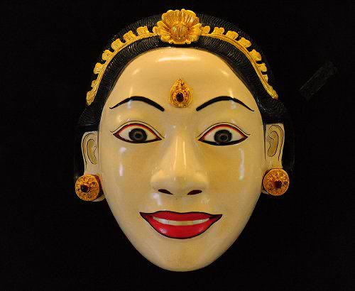 TAKSU : Topeng Bali Dari Hiburan Hingga Ritual