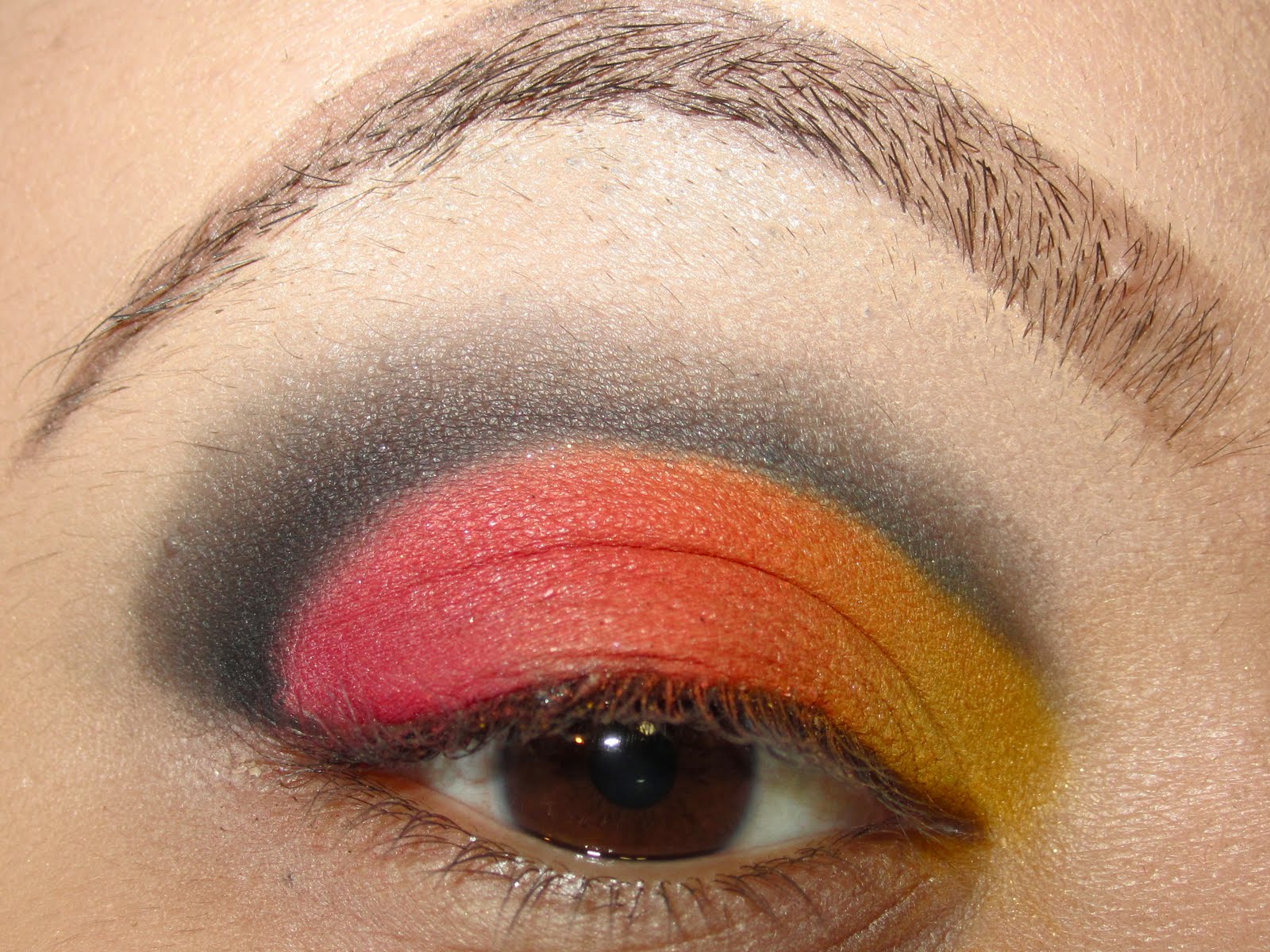 TINAMARIEONLINE: Tutorial: How to Cut Your Crease