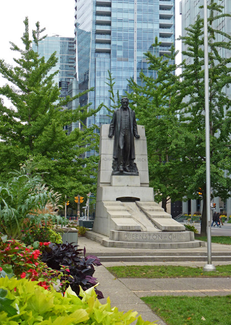 Occasional Toronto: Another University Ave Monument