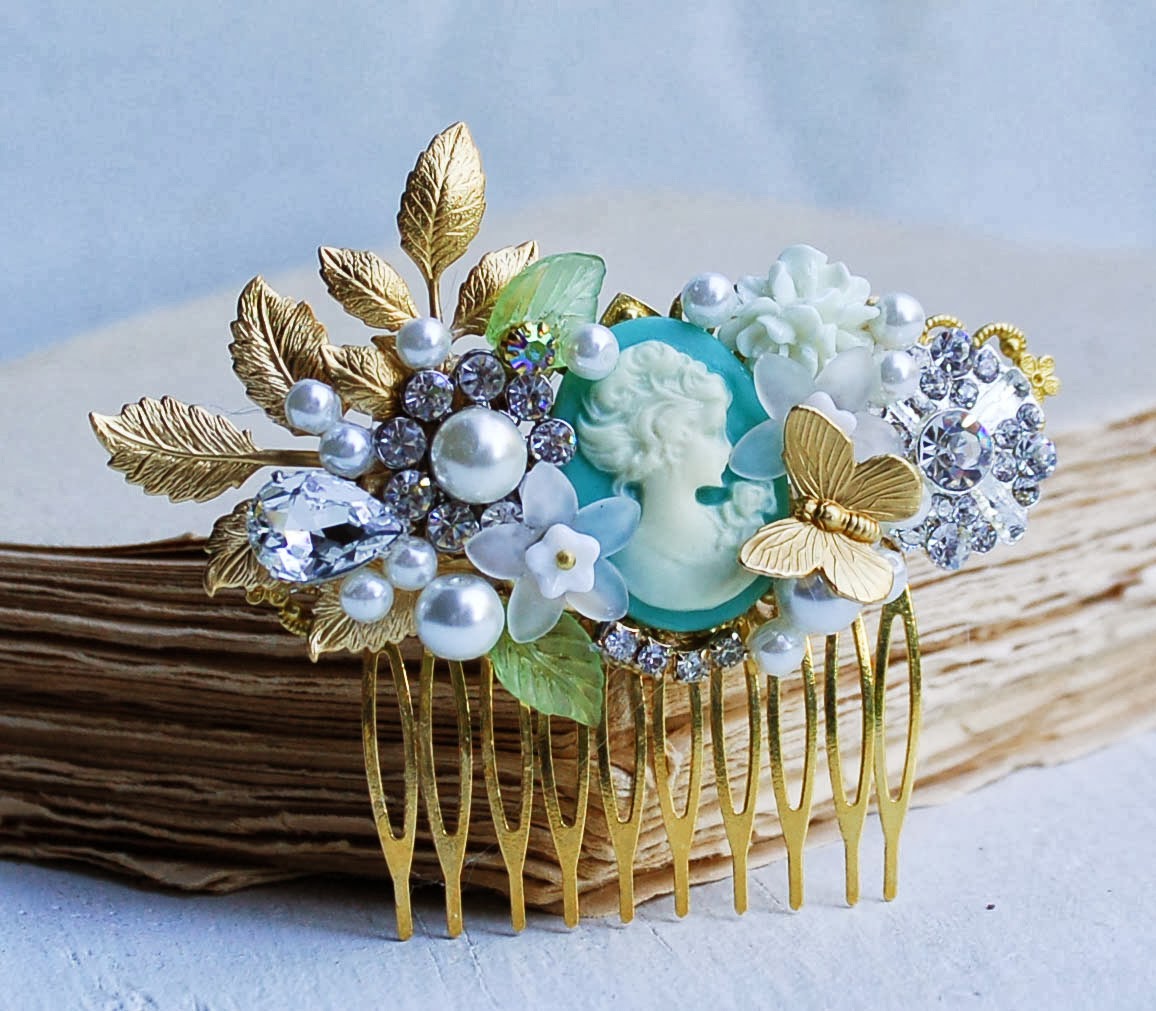 Blackbirds & Bumblebees: Beautiful Bridal Hair Combs