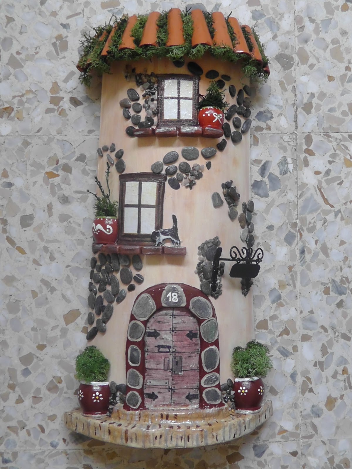 Manualidades Mari Carmen: TEJAS DECORADAS A MANO