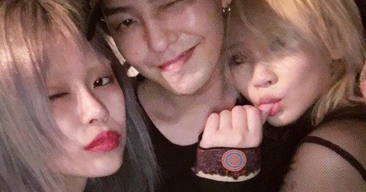 CL and GD take a sibling selca