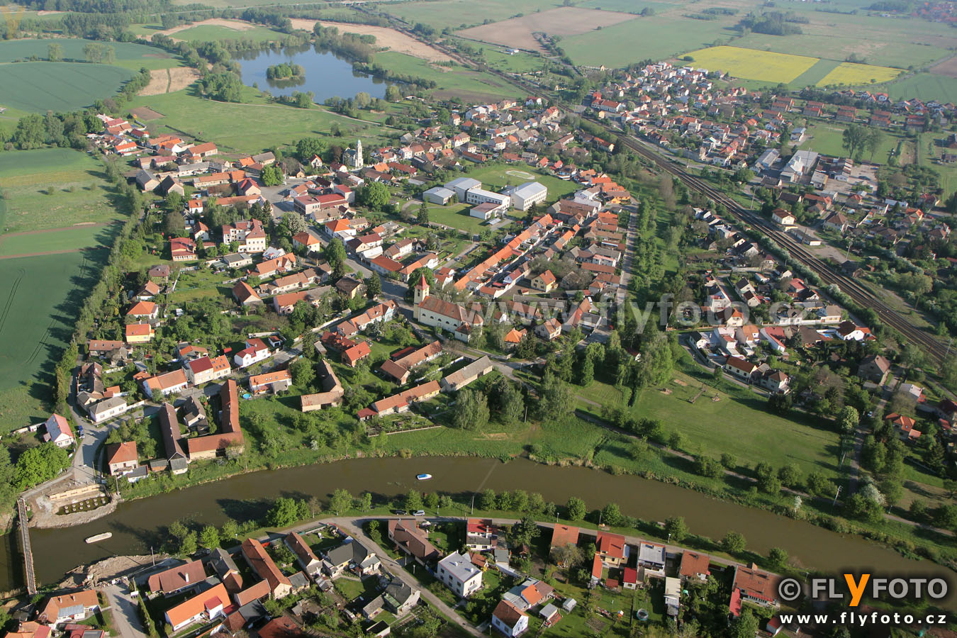 FLyFOTO letecká fotografie a video: Libice nad Cidlinou