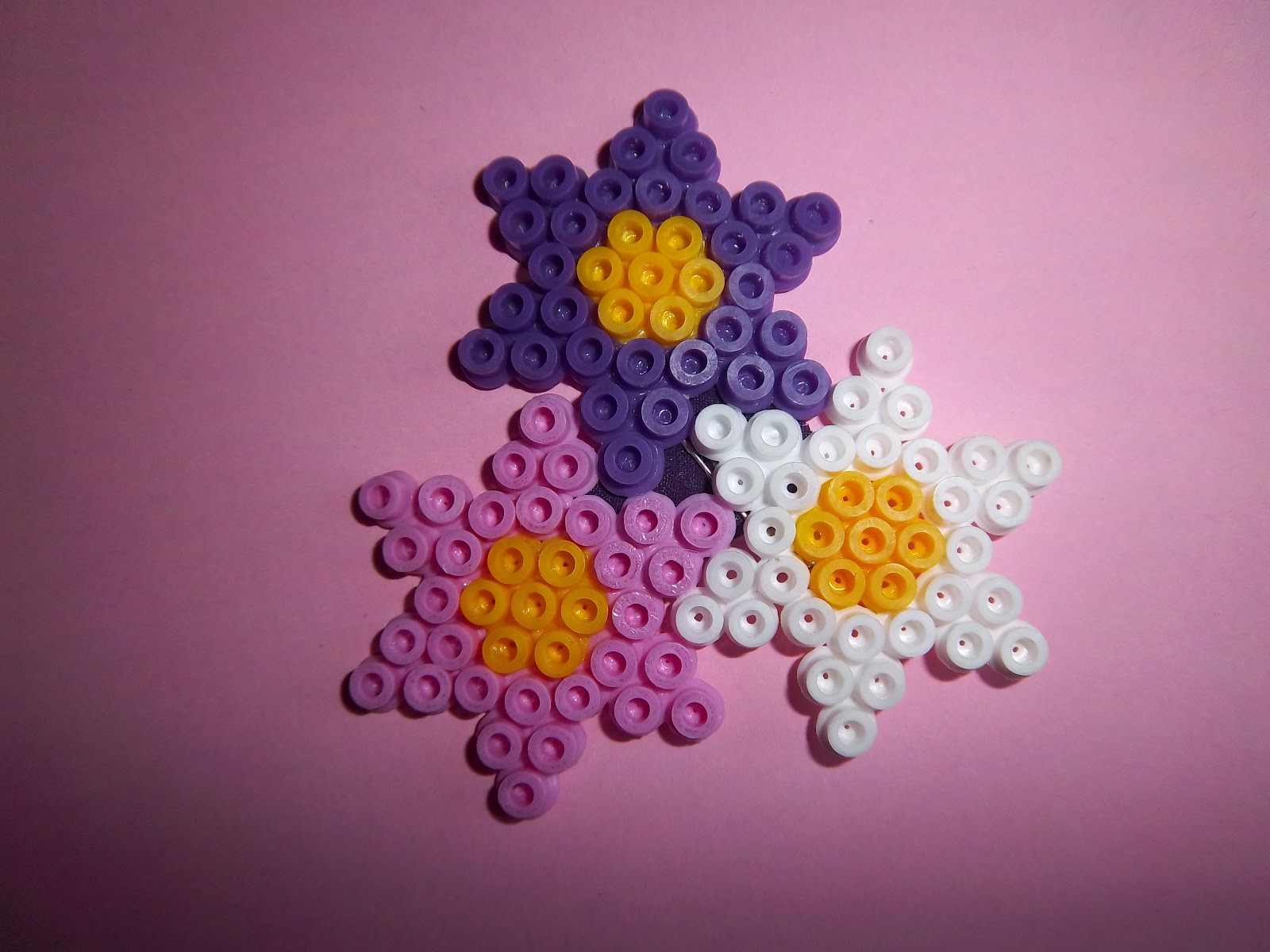 Caprichos de Laura: BROCHES HAMA BEADS