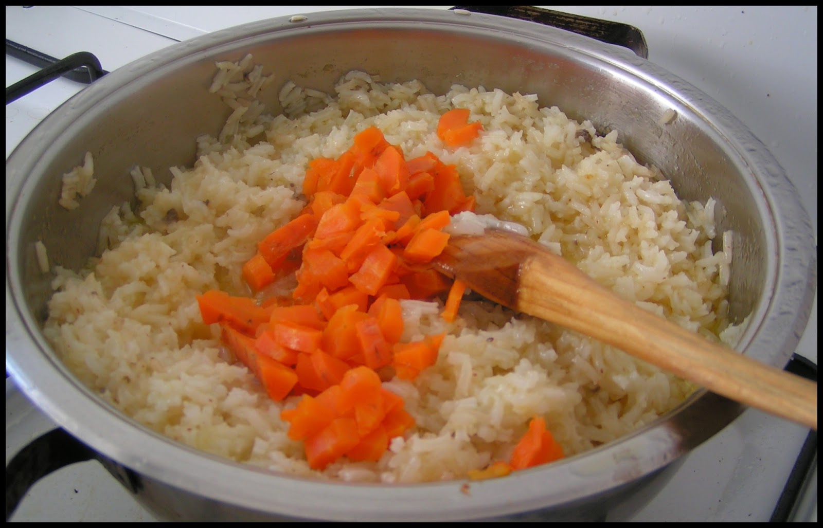 PASIUNI: PILAF DIN GĂINĂ DE CURTE