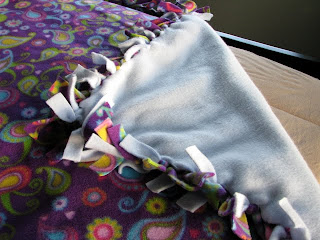scratch-made wife: Freestyle Friday: How to Make a Fleece Knot Blanket