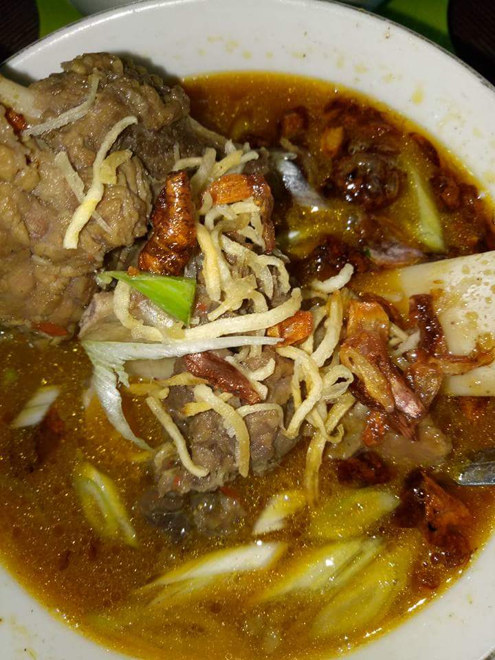 Rm Tepi Sawah Ny.Pammu: Referensi makanan khas toraja dan bugis