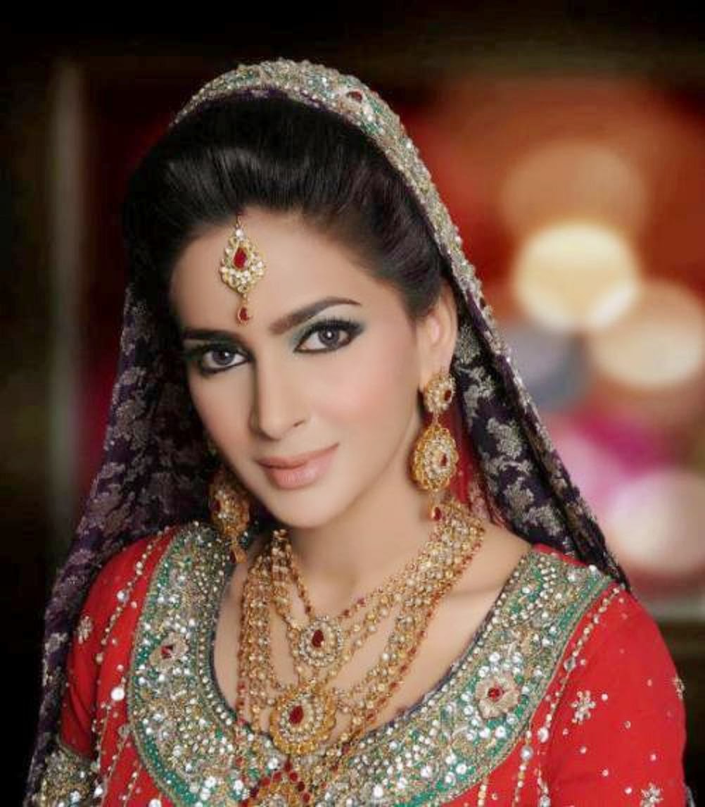 28 Saba Qamar Beautiful Hd Wallpapers And Best Background Pictures ...
