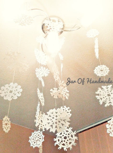 Jar Of Handmade: DIY: Paper Snowflakes Hanging From The Ceiling