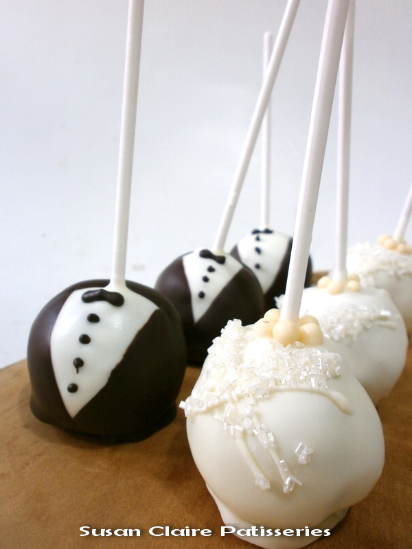 WEDDING CAKE POPS