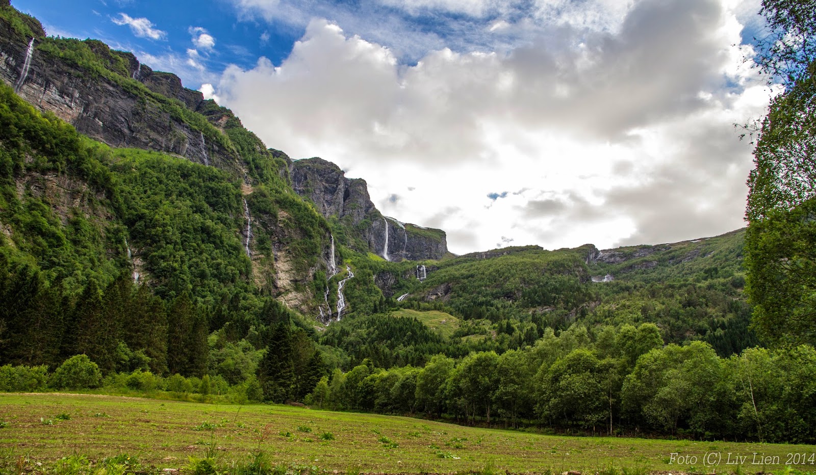 Rundt omkring: Framfjord og Arnafjord.