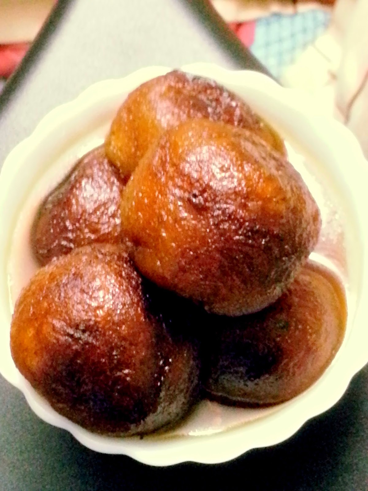 SpoonandtheNeedle: Easy Gulab Jamun recipe in half an hour