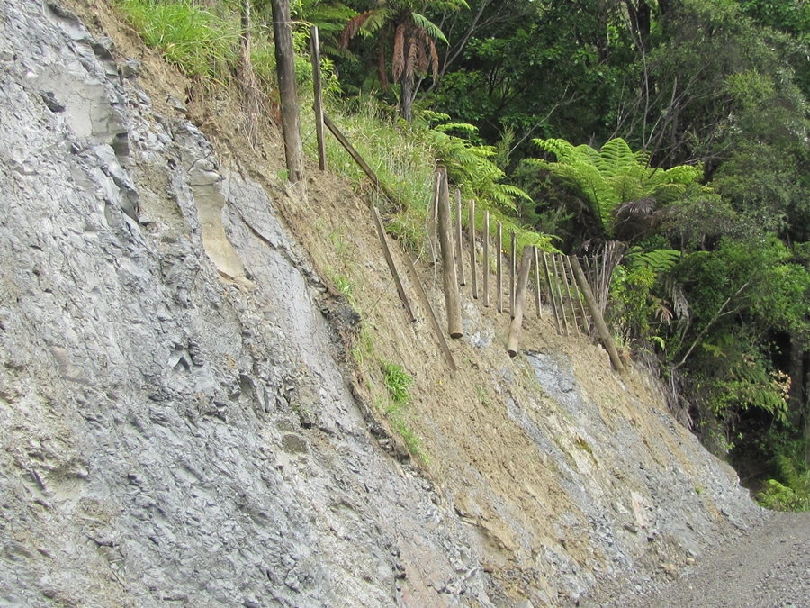 photographing New Zealand: fence fail