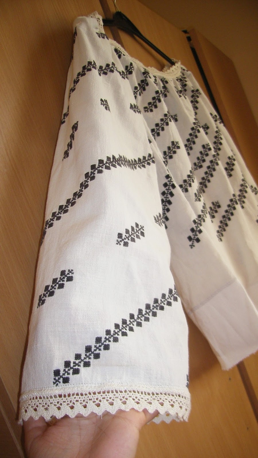 IZABELA_VINTAGE: IE AUTENTICA TRADITONALA CU GULER SI MANECI CUSUTE LA ...