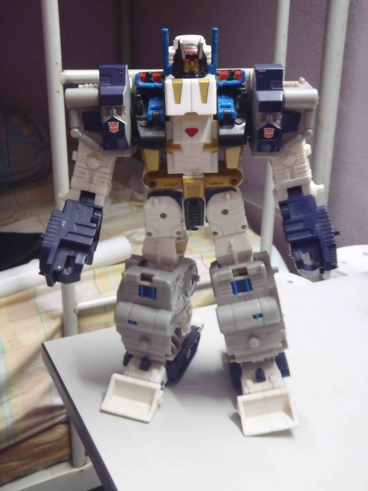 New Planet Cybertron: Transformers Review – Metroplex (Cybertron Leader ...