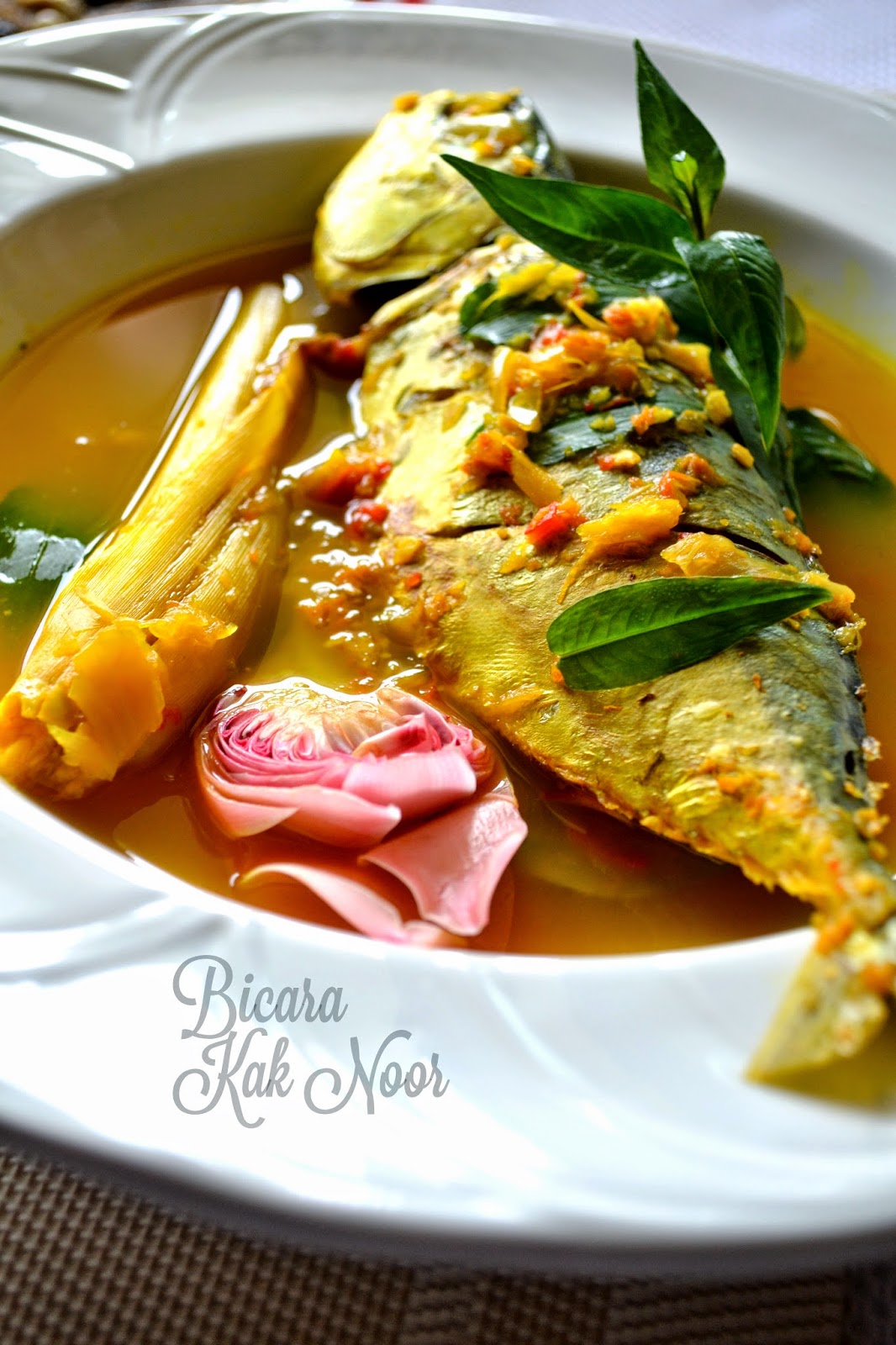 Singgang Kembung, Pucuk Ubi Tumis, Sepat Kering Goreng & Sambal Belacan ...