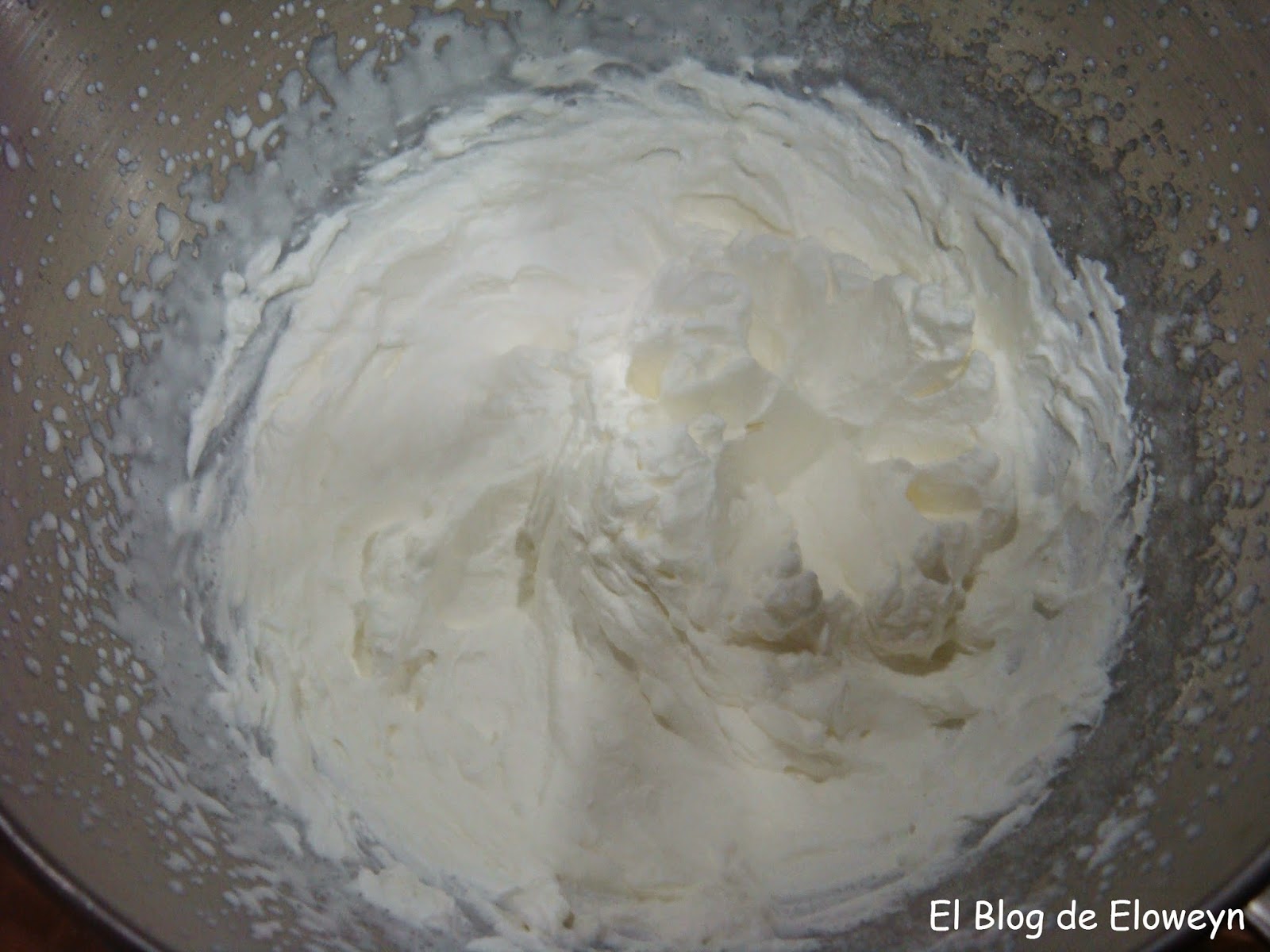 Mini bundt cakes de naranja y azahar con chocolate y nata | El Blog de ...