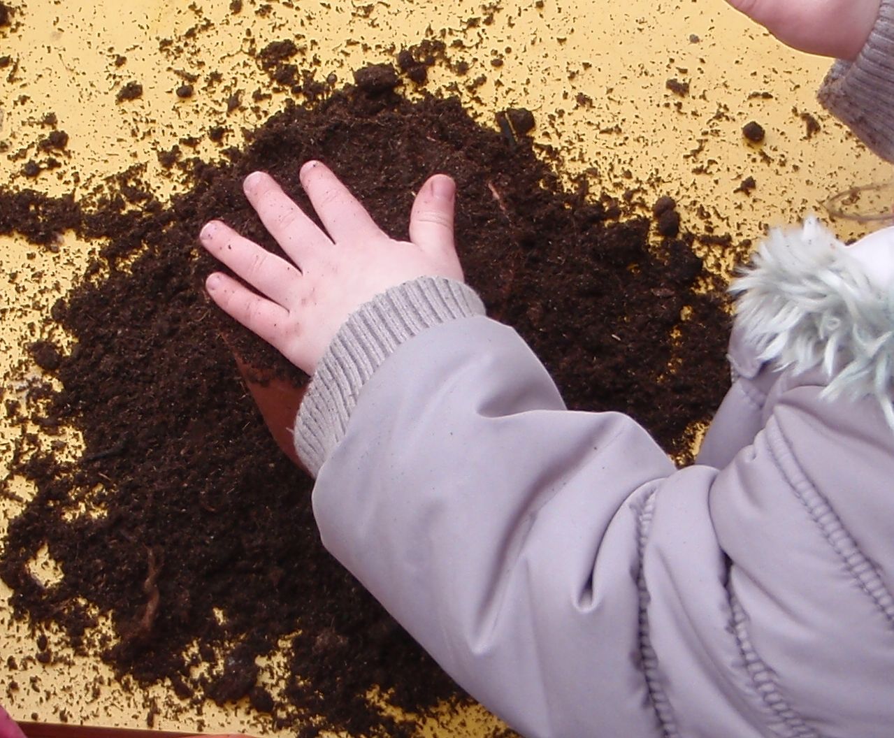 Schemas in Action at Thanet Early Years Project: Containment!!!!!!!