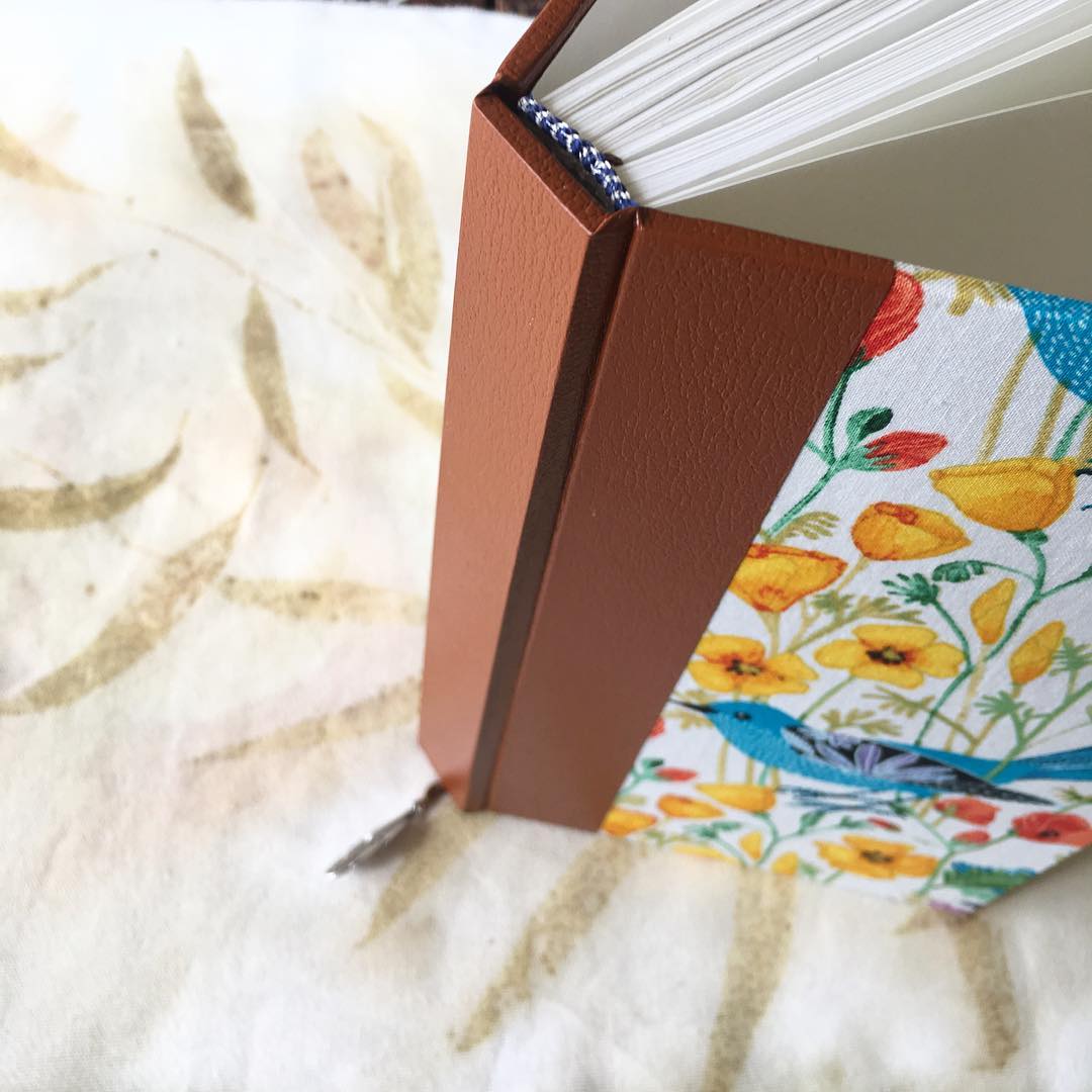 LittleSyam: Kettle Stitch vs Coptic Stitch Binding