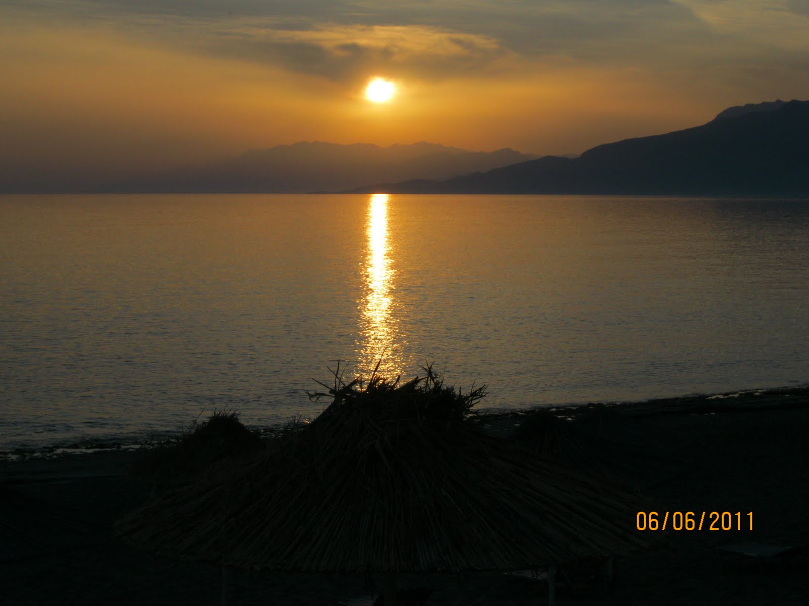 Kalamaki-Crete: Κι όντε το ηλιοβασιλεμα καθομαι και ξανοιγω
