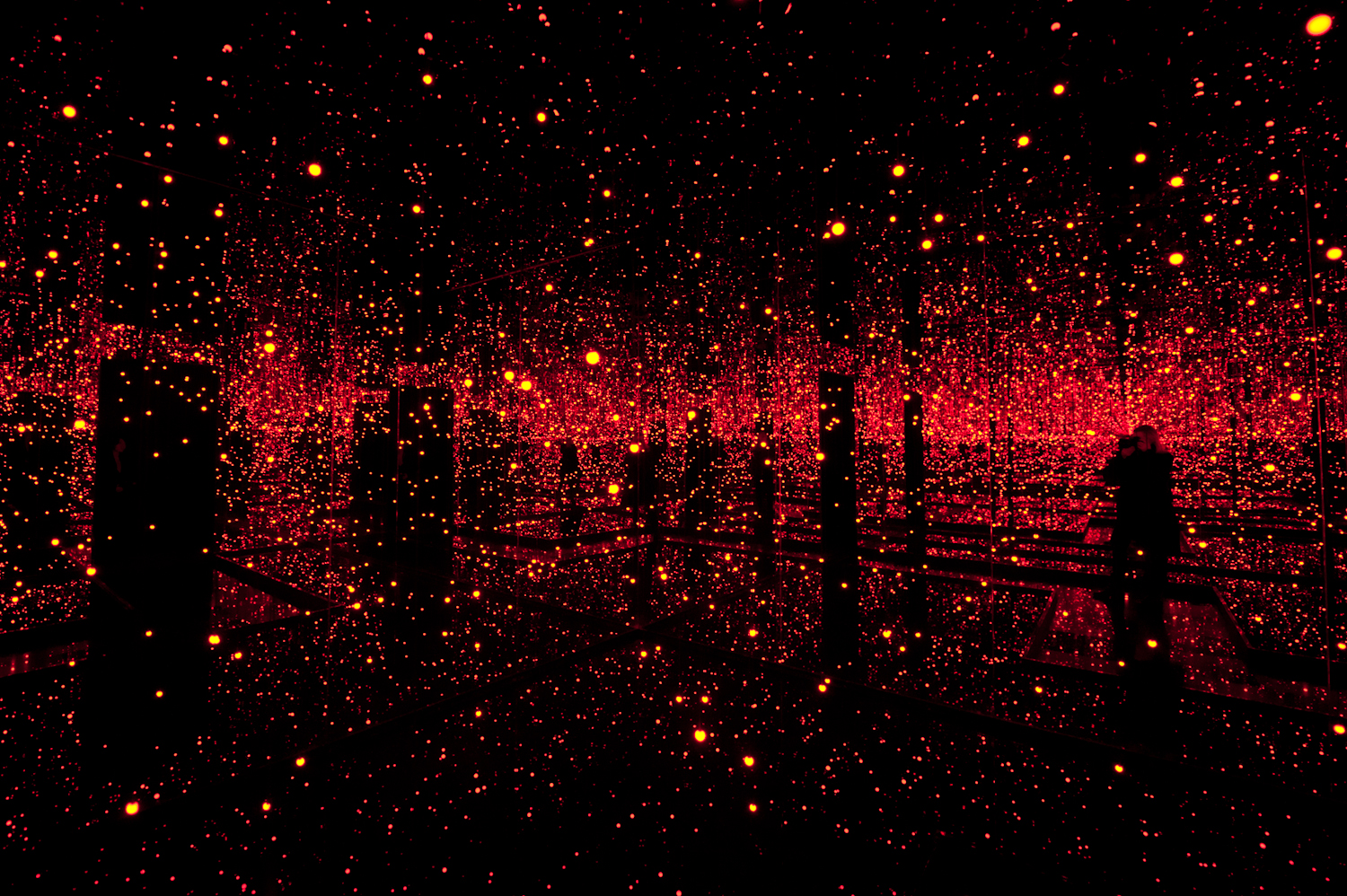 Heart-Shaped Box: Gallery: Infinity Mirrored Room