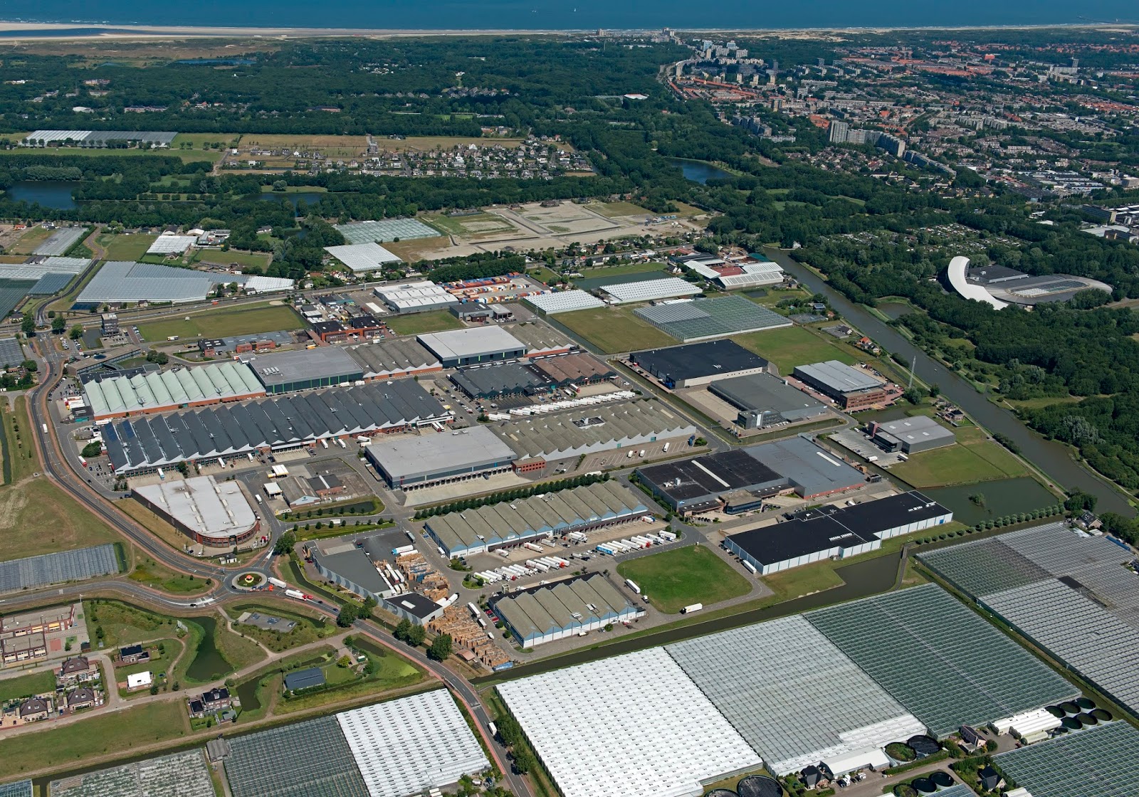 16.000 zonnepanelen bedrijventerrein Poeldijk - Energienieuws