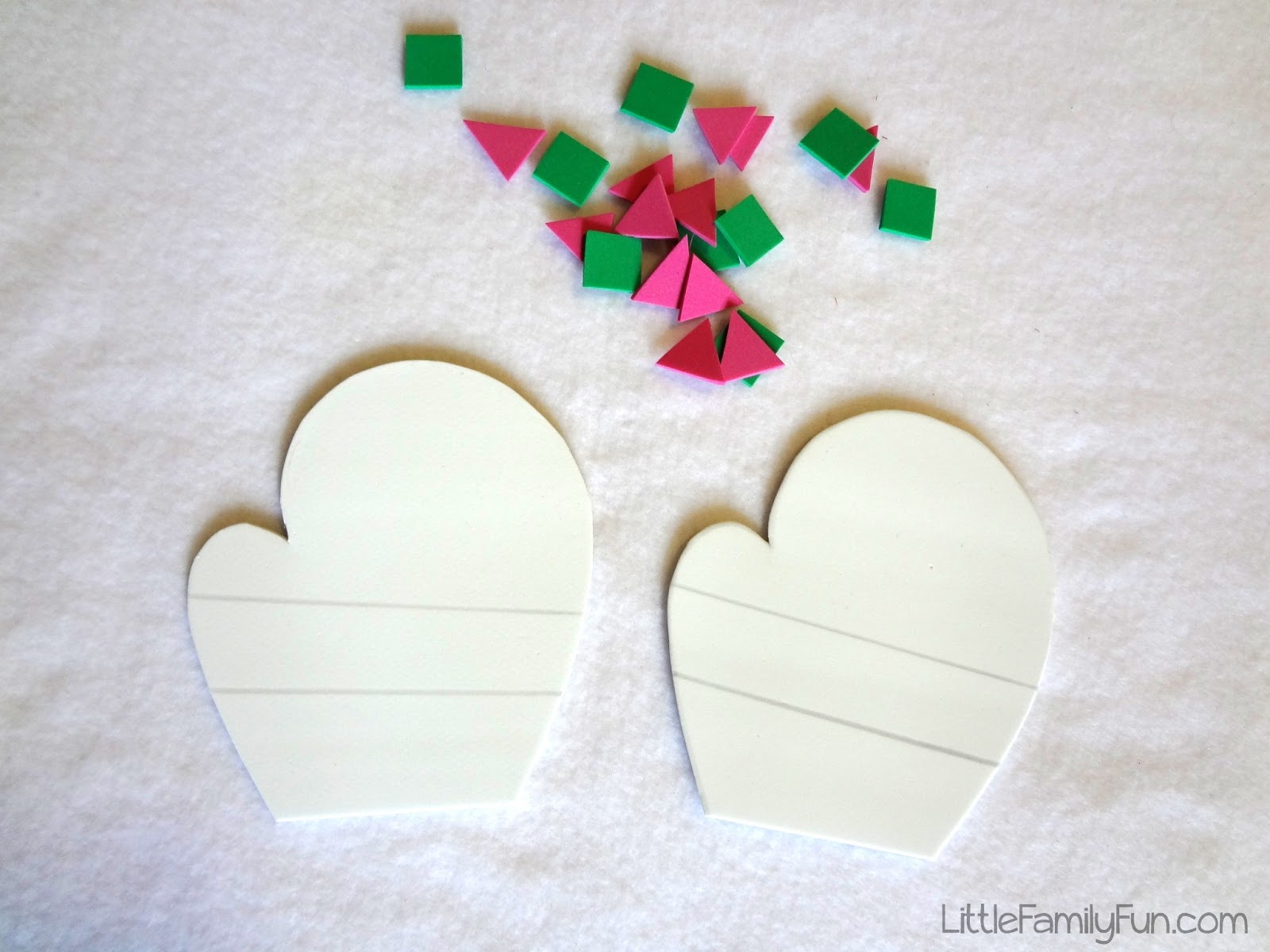 Little Family Fun: Mitten Pattern Match: Activity for Preschoolers