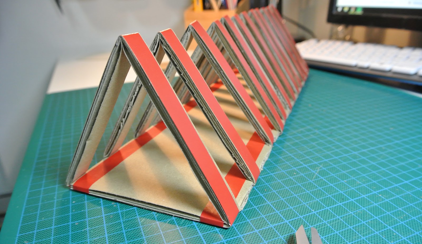 APFRO´s GUNPLA: How to made easy Runners stand from Cardboard by Apfro ...