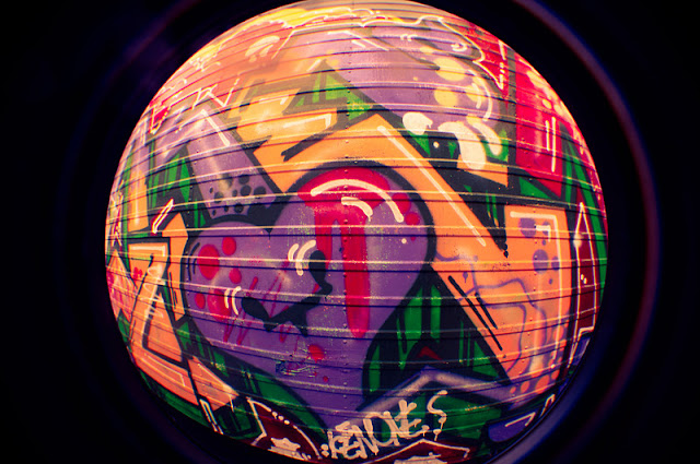 La Feuille Buvard: Fish eye graffiti