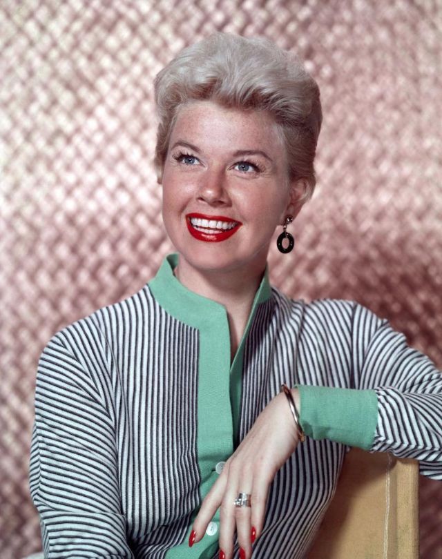 30 Wonderful Color Photographs of Doris Day, America’s Box-Office ...