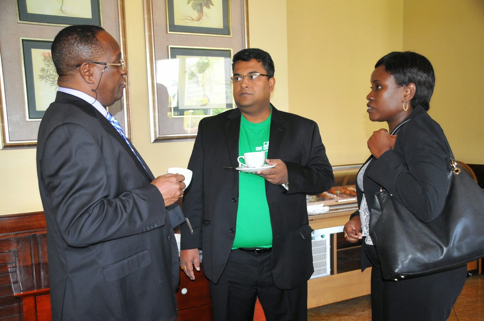 MATUKIO @ MICHUZI BLOG: BENKI YA CRDB YAZINDUA WIKI YA HUDUMA KWA WATEJA