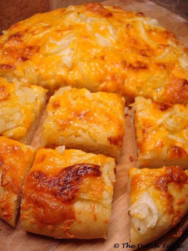 The Dutch Table: Kaas - Uienbrood