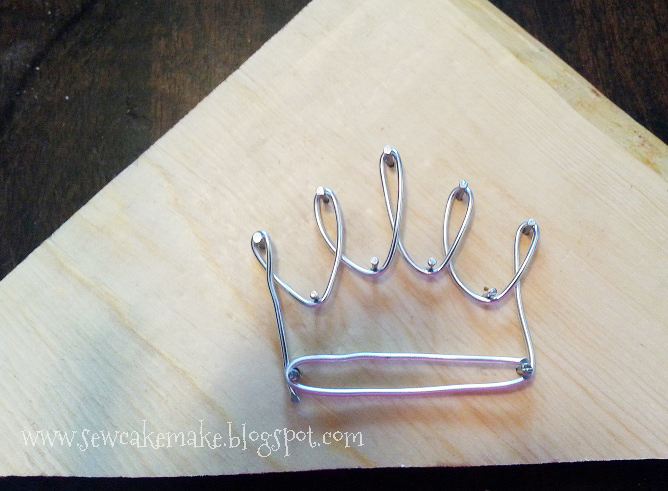 The Sew*er, The Caker, The CopyCat Maker: Crowns With A Twist