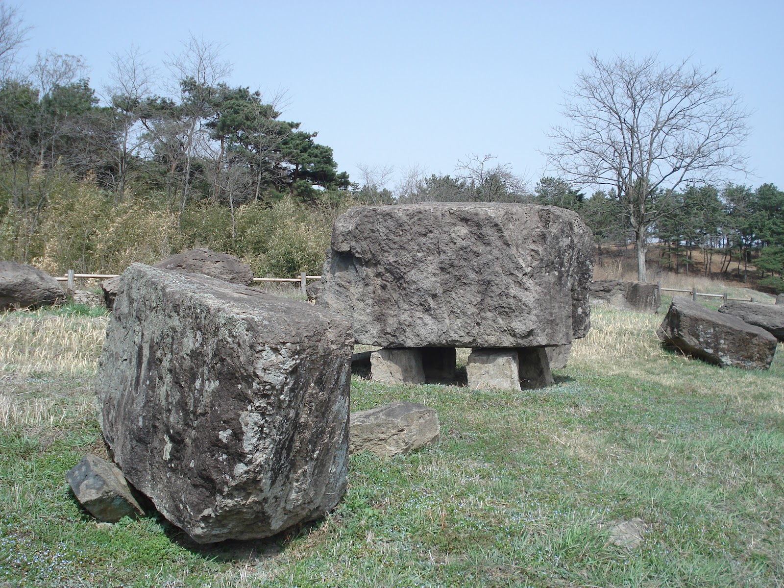 Ally, Around the World: Gochang - Temples, Dolmen & a Fortress