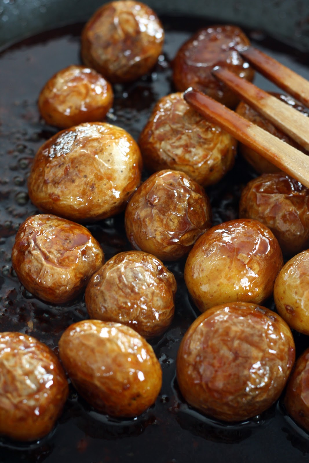 Kaikki äitini reseptit: KOREALAISET RYPPYPERUNAT GAMJA JORIM