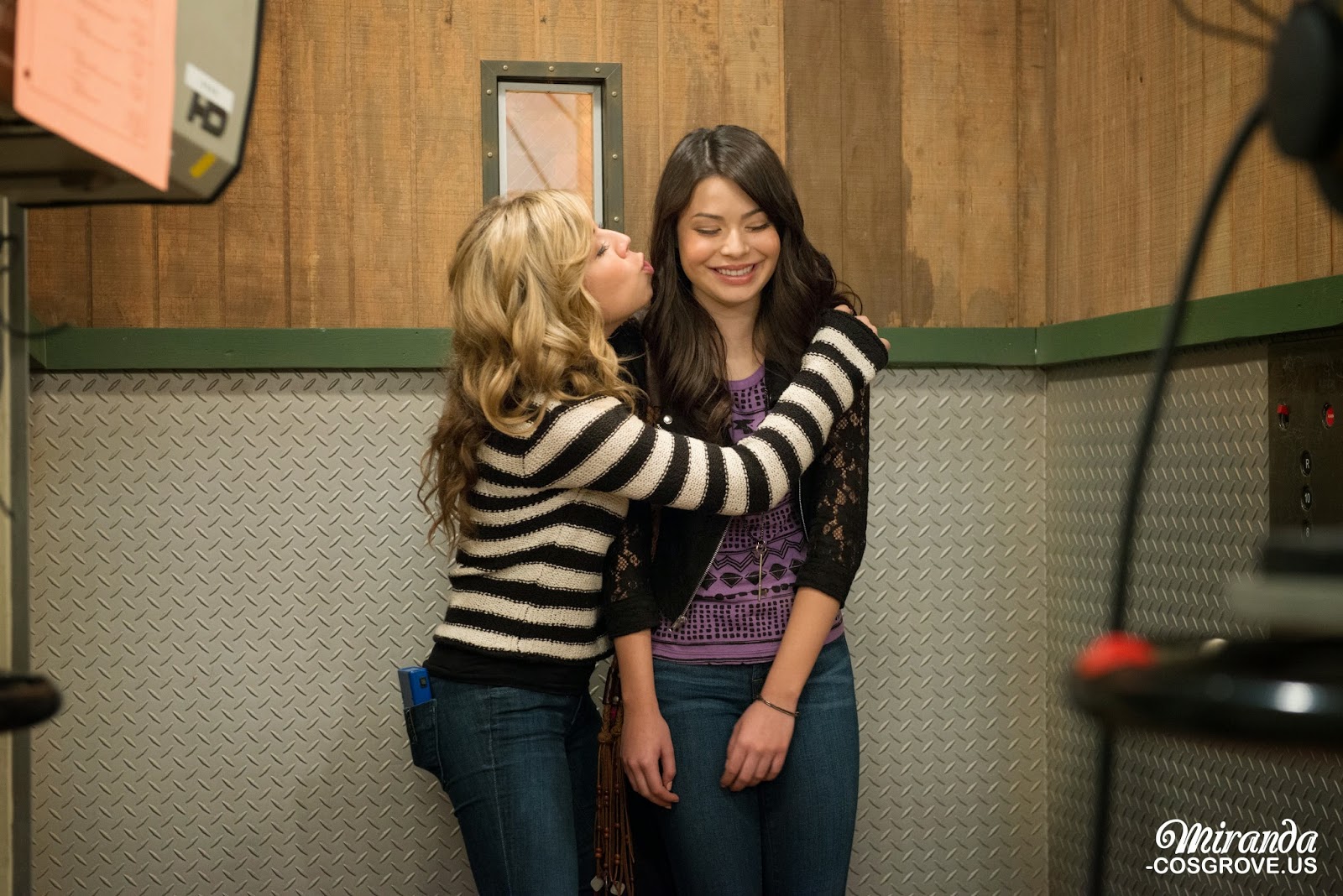 Celebs Galaxy: Miranda Cosgrove and Jeanette McCurdy - Sceencaps ...