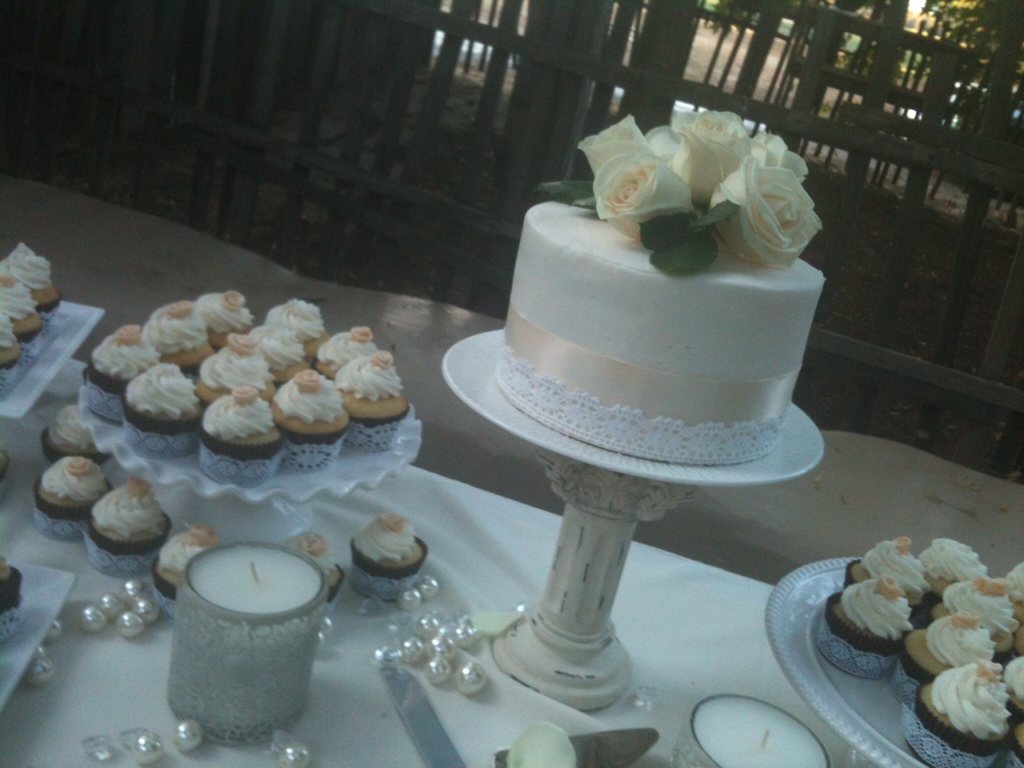 My "Sweet" Life: Vintage Wedding Cupcake Buffet
