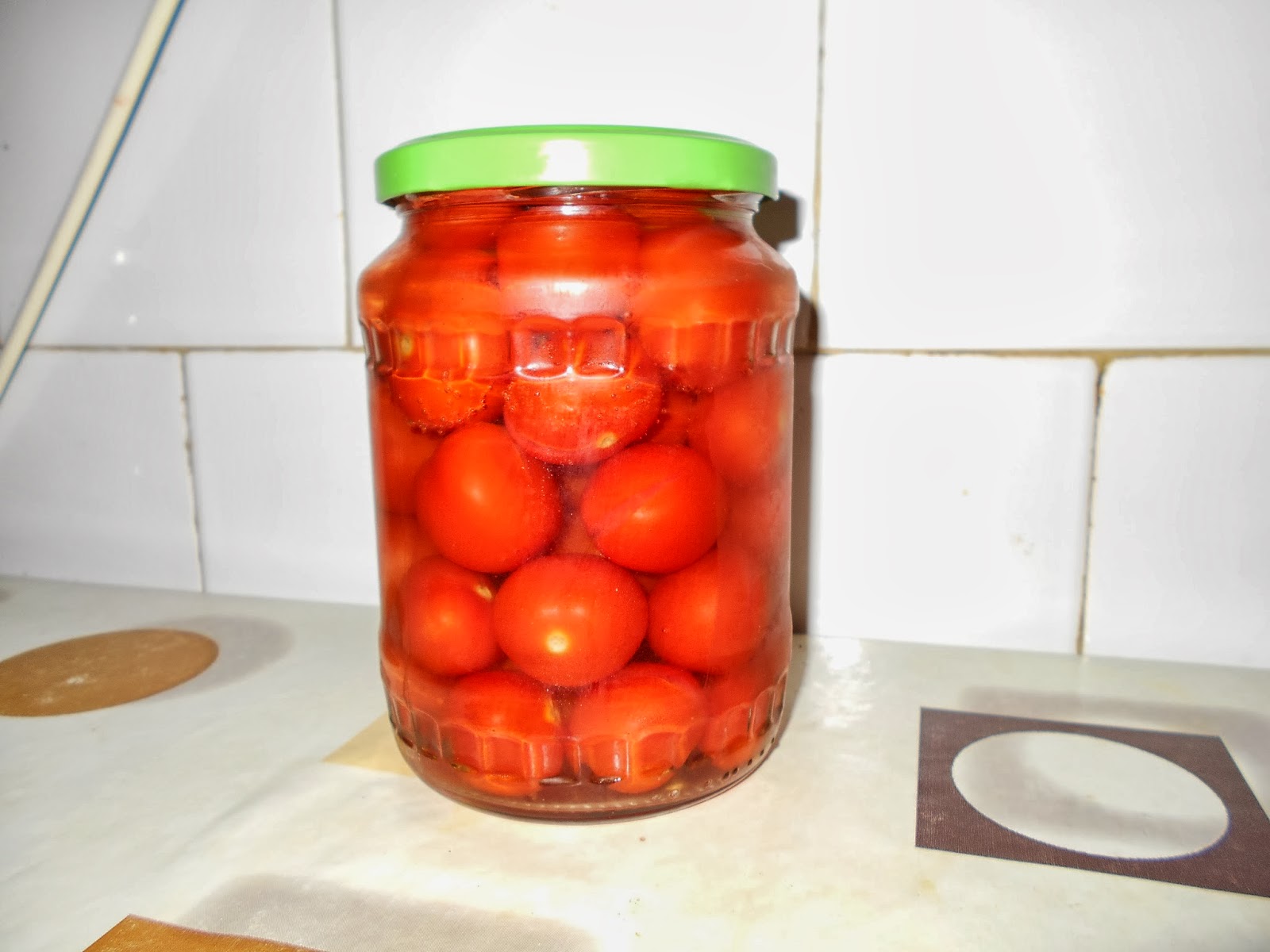 Simplu si gustos: Rosii cherry conservate in apa