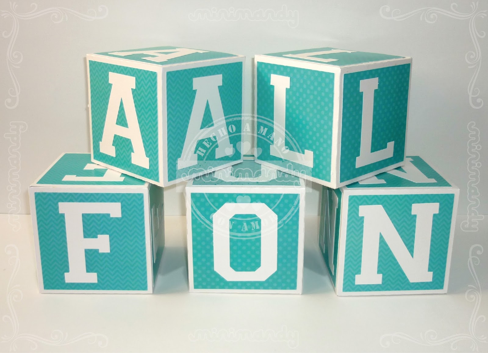 MinimandySign: Cubos de papel con letras.