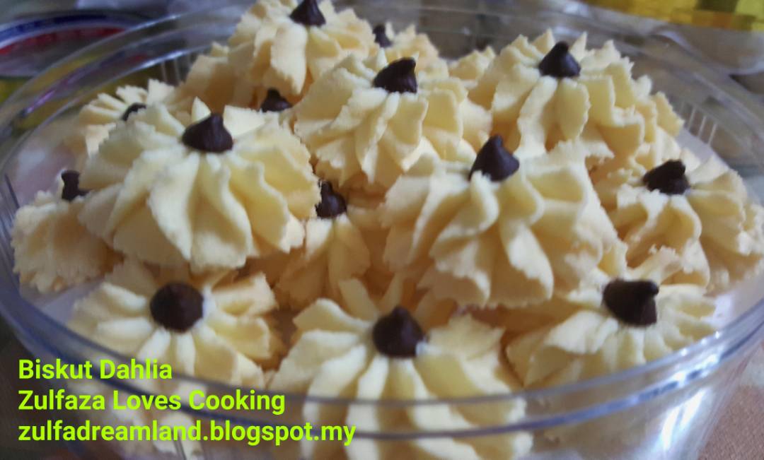 ZULFAZA LOVES COOKING: Biskut Dahlia