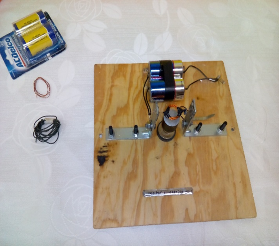 DEMOSTRACIÓN DE PRINCIPIOS DE FÍSICA ELEMENTAL: MOTOR ELÉCTRICO CASERO