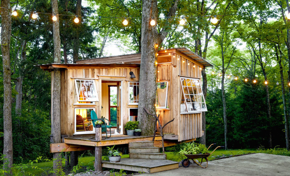 TINY HOUSE TOWN: The Fox House Treehouse