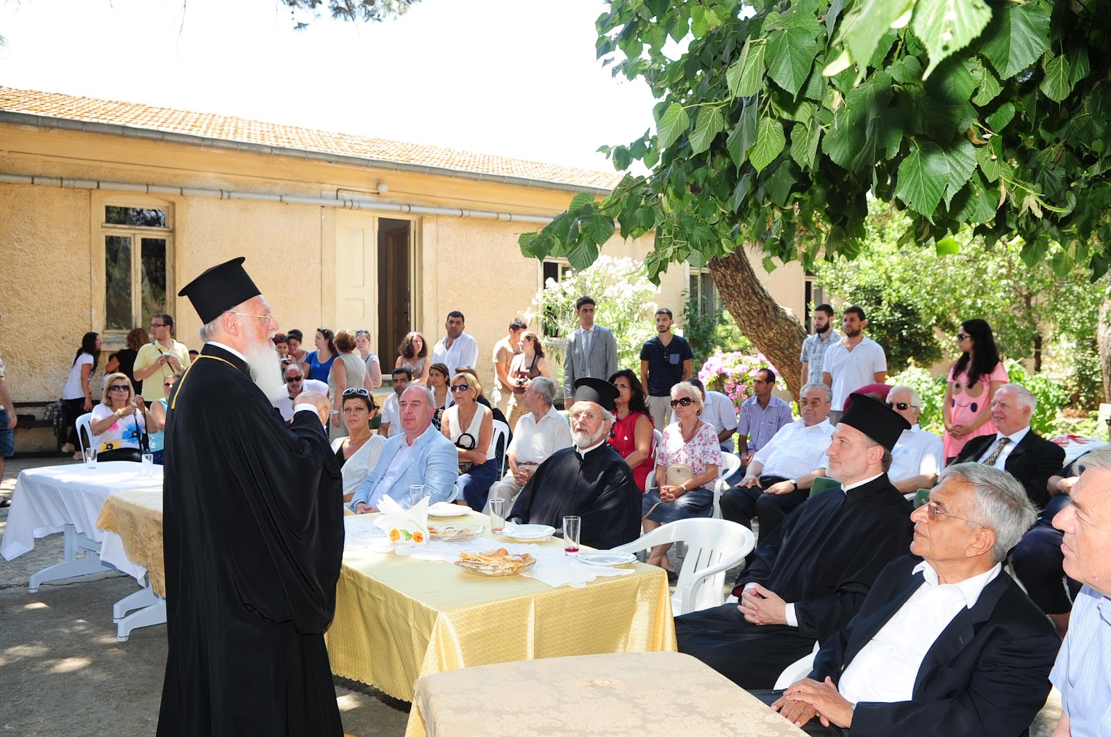 ΦΩΣ ΦΑΝΑΡΙΟΥ: Ο ΠΑΤΡΙΑΡΧΗΣ ΒΑΡΘΟΛΟΜΑΙΟΣ ΣΤΙΣ ΚΑΤΑΣΚΗΝΩΣΕΙΣ ΤΟΥ ...