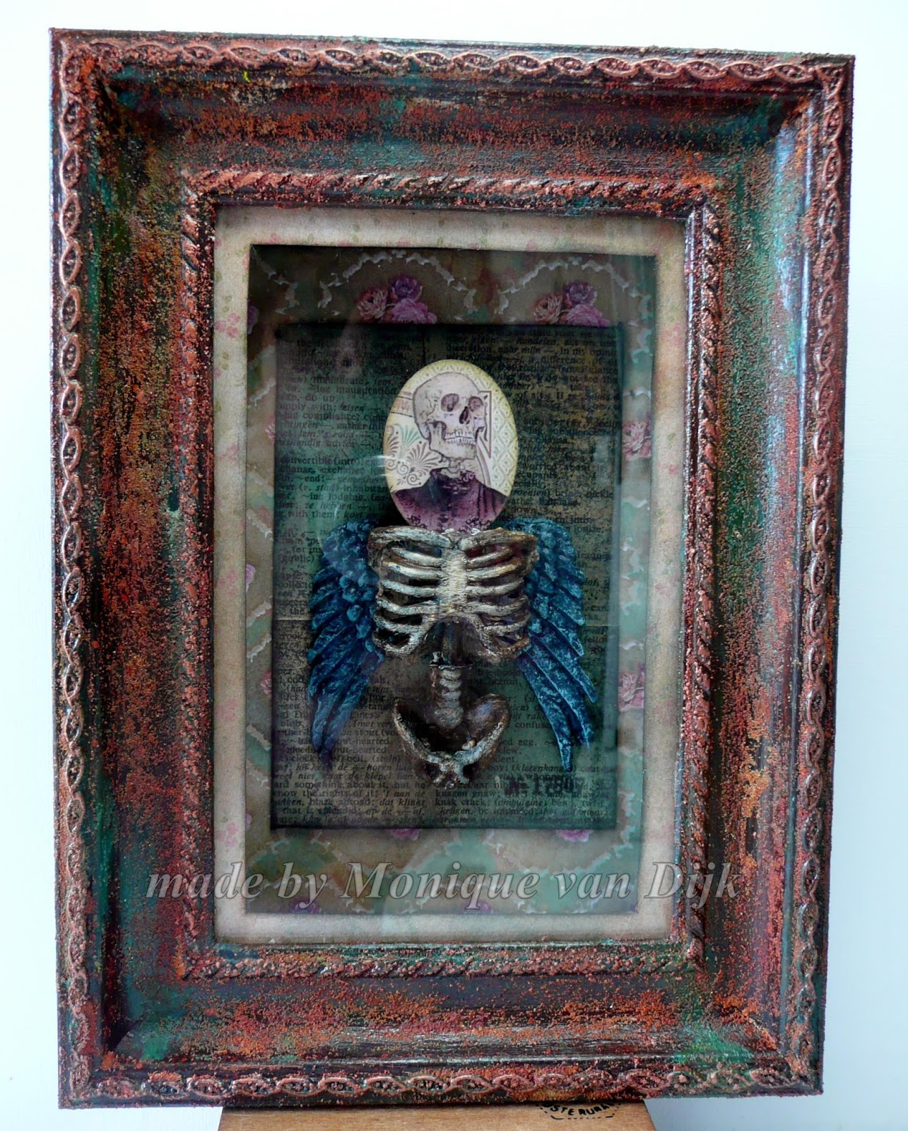 MONIQUE'S PRETTY DARK ART: Assemblage art, altered frame