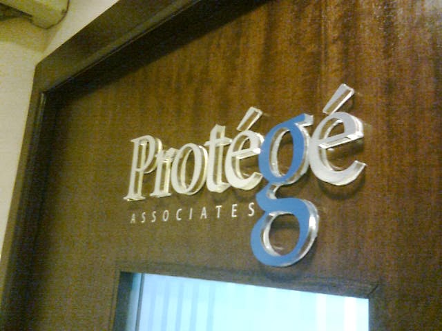 Kilang Signboard: Jenis signboard acrylic dan box up