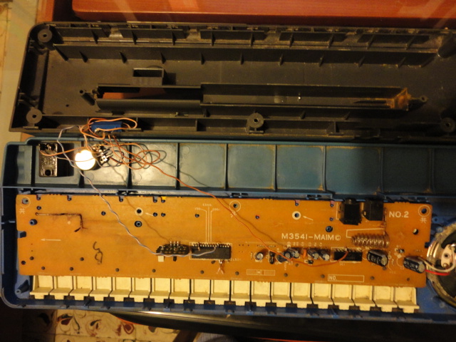 RADIONOISE: Circuit Bending Casio SA - 5