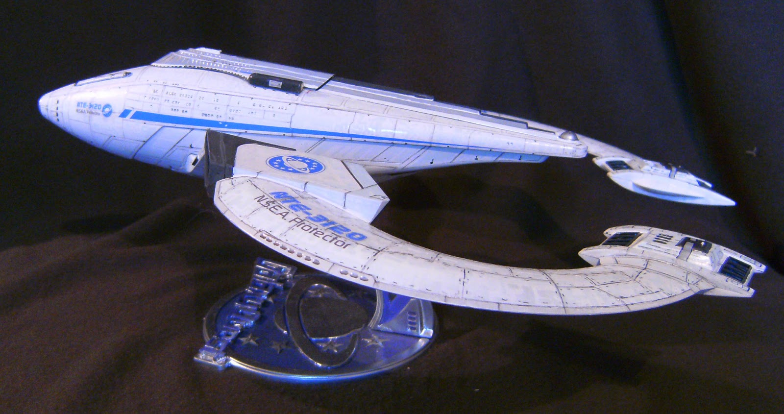 Happyscale-Modellbau: N.S.E.A. Protector (Galaxy Quest) - Pegasus Model ...